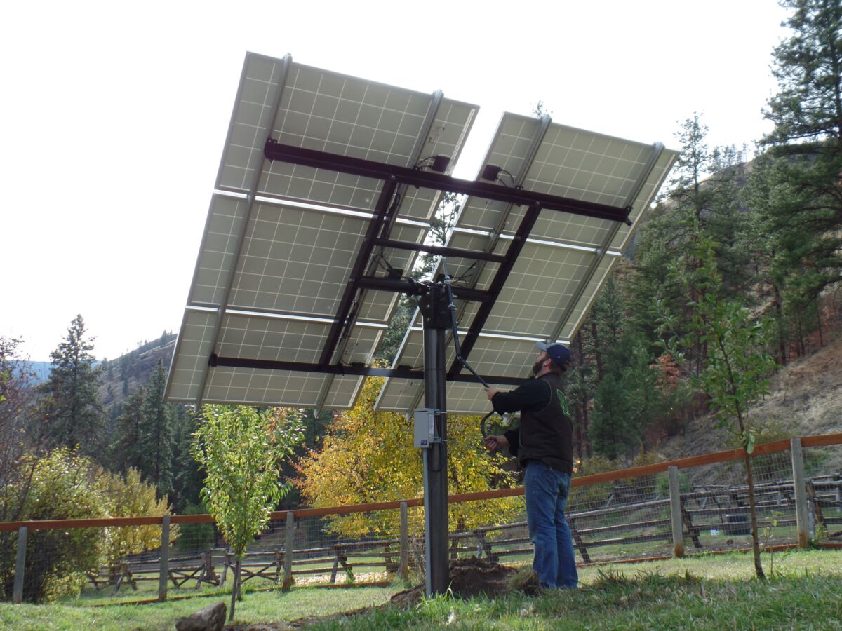 Automatic Solar Trackers vs. Manual Solar Trackers - MT Solar